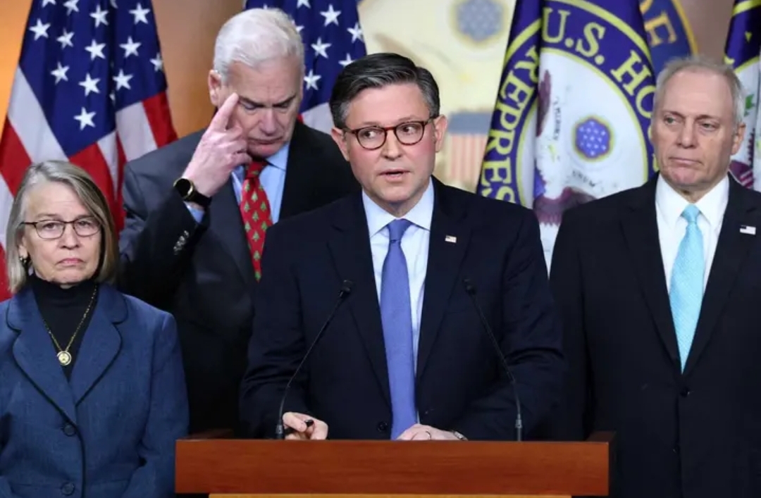 Democrats outplay GOP, embarrass House Speaker Mike Johnson with ...